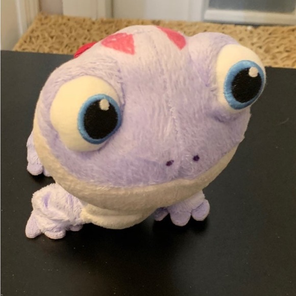 Disney | Toys | Disney Frozen 2 Color Bruni Salamander 2 Move Light ...